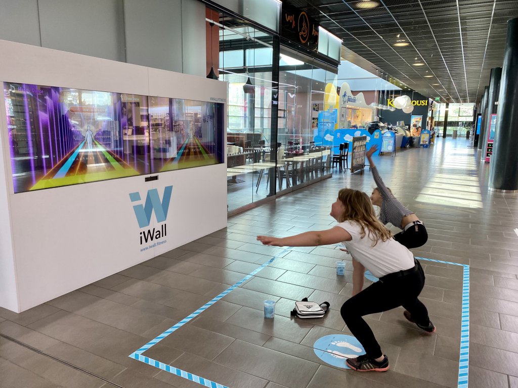 Discover interactive gaming fun with the iWall at Hotel Kaiserhof. - Familotel Kaiserhof